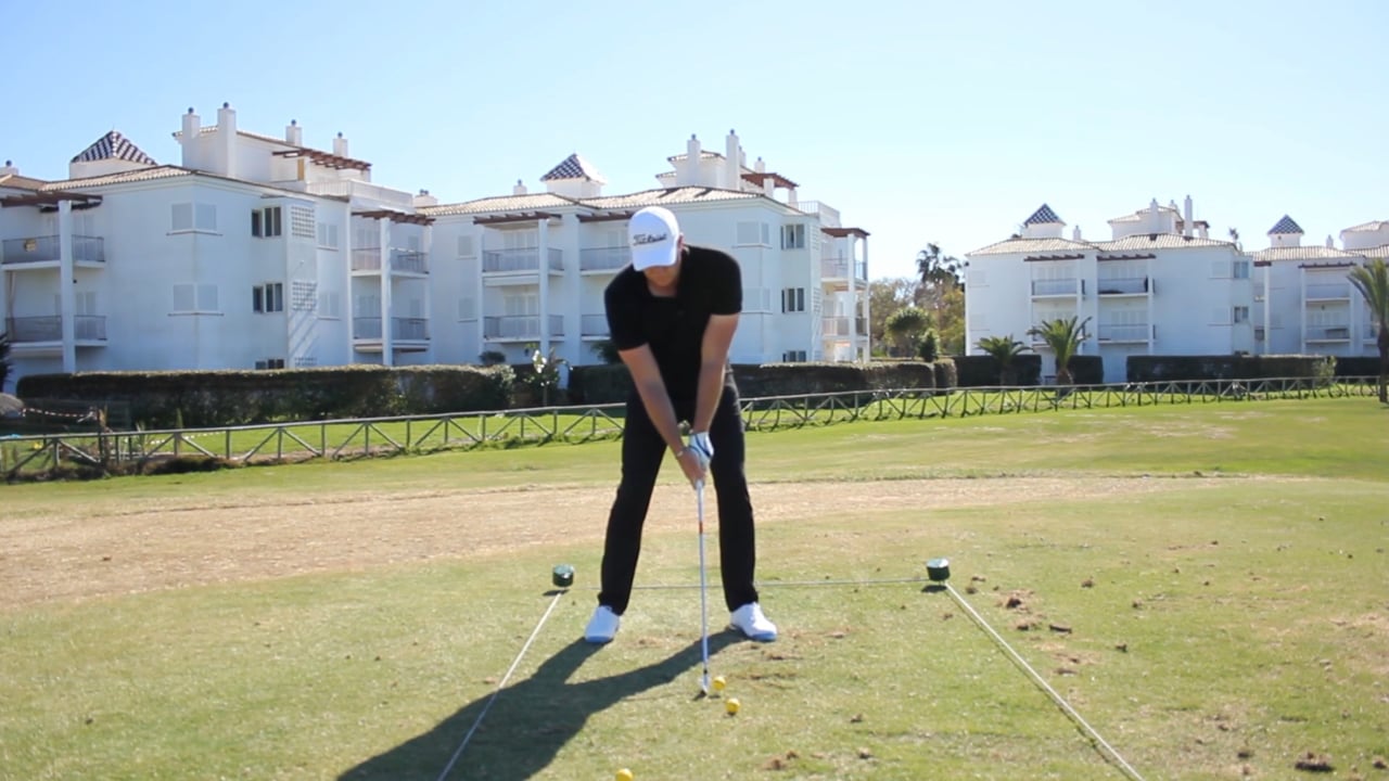 Build Your Swing! The Perfect Shoulder Tilt! - World Class Golf Instruction