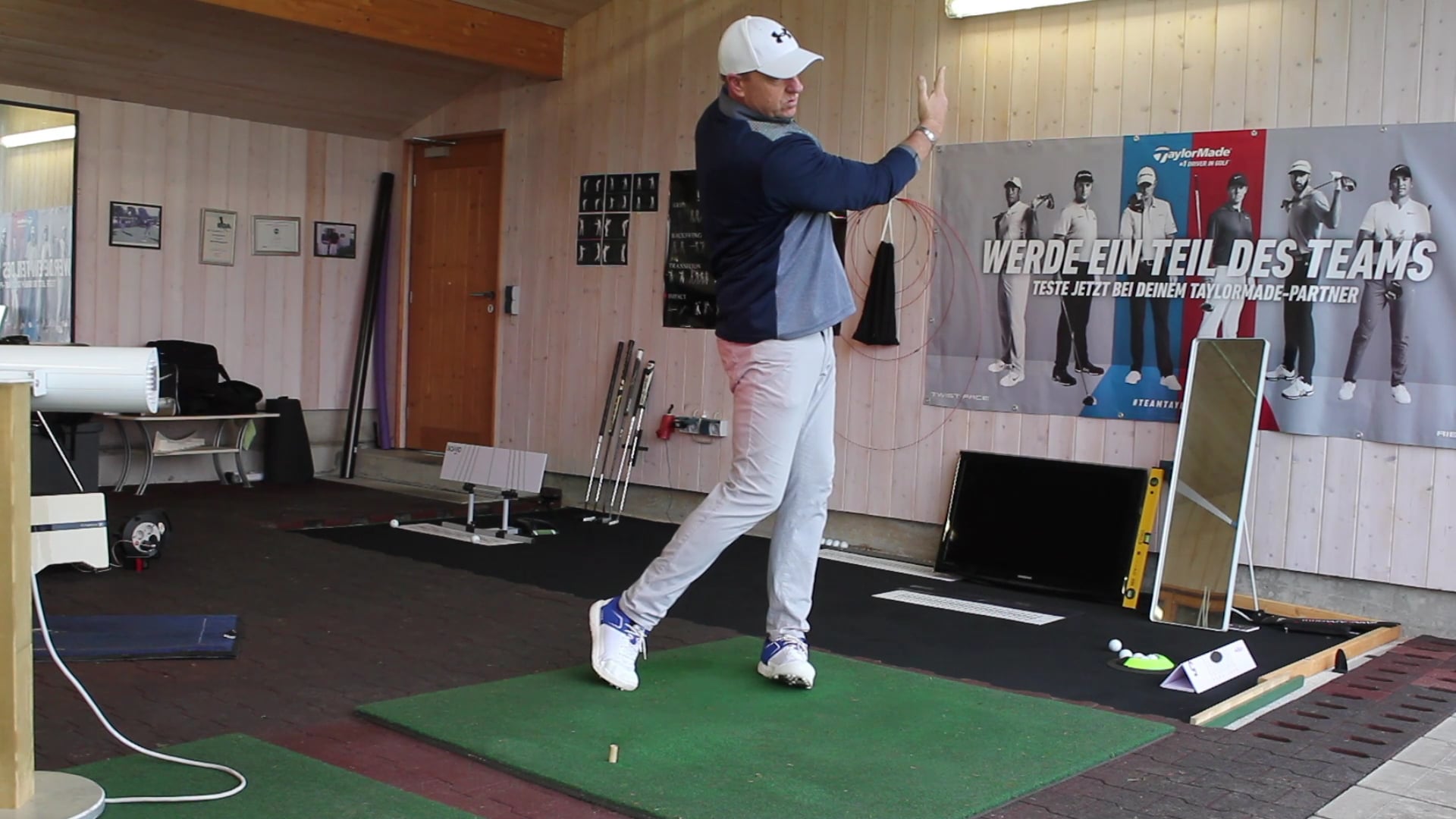 How to Draw the Ball With the Rory McIlroy Hand Pattern! | World Class ...